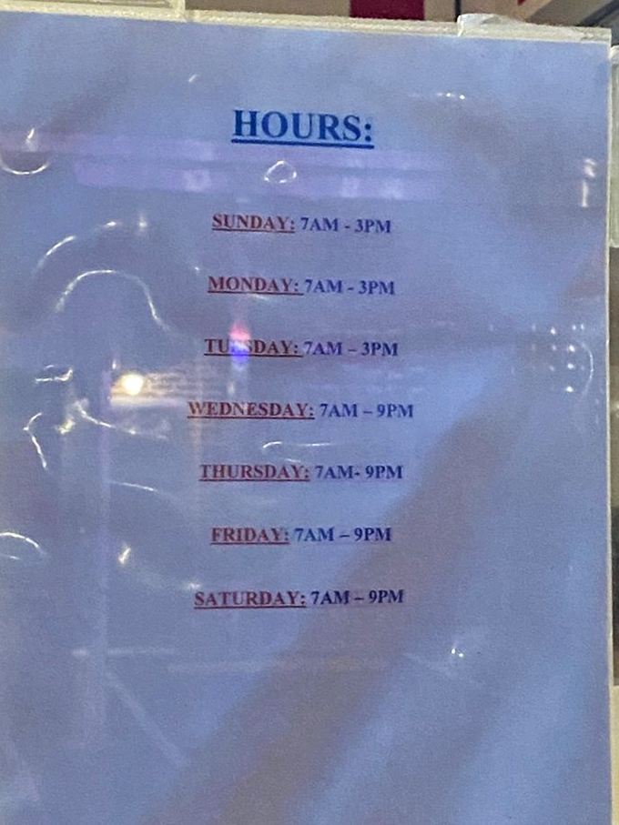 Early birds and night owls rejoice! Goobers' generous hours mean your breakfast cravings can be satisfied almost any time you want.