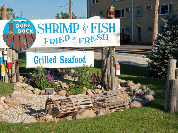 Their roadside sign gets straight to the point: "SHRIMP & FISH FRIED OR FRESH." In a world of marketing complexity, there's beauty in honest simplicity.