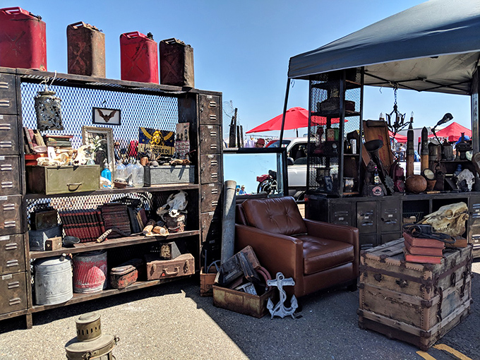 Vintage wonderland by the bay! Alameda's antique market arranges decades of design into tempting tableaus for eager collectors.