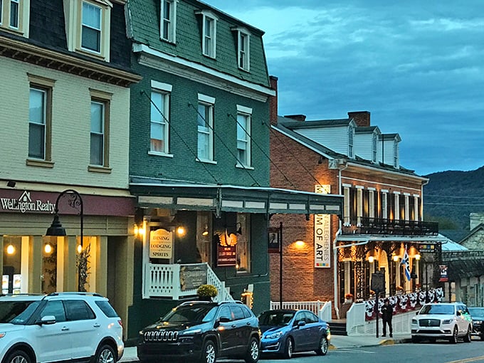 Bedford's countryside reveals why Pennsylvania Dutch farmers chose this fertile valley&mdash;picture-perfect in every season.