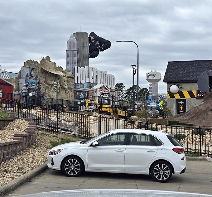 Hollywood meets the Ozarks in this kitschy roadside attraction. King Kong would approve of this larger-than-life entertainment district!