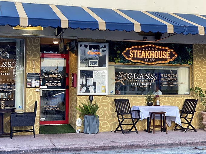 CLASS Steakhouse brings sidewalk dining with style. Those outdoor tables are prime real estate for both people-watching and meat-eating.