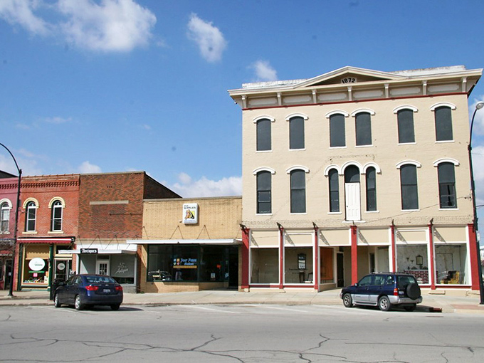 Clinton's downtown intersection feels wonderfully underpopulated, with traffic lights that seem almost decorative in this unhurried community.