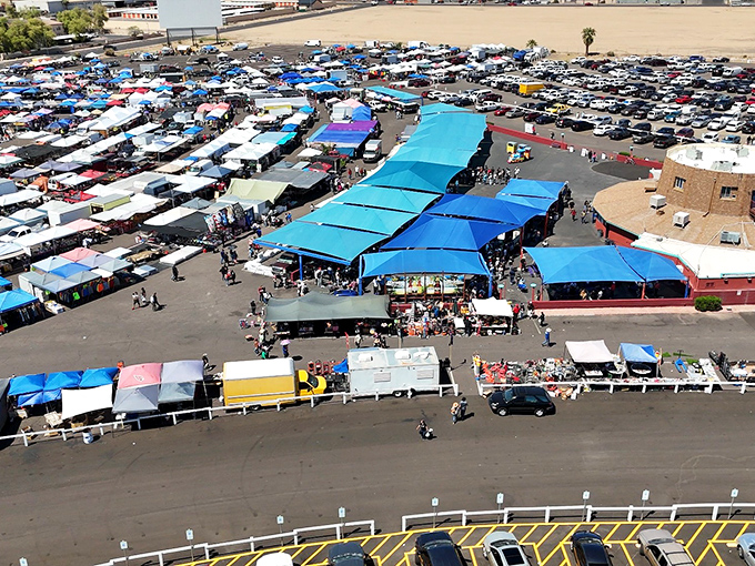 Aerial view of bargain paradise! Glendale's sprawling market creates a patchwork quilt of canopies, each sheltering potential treasures waiting to be discovered.