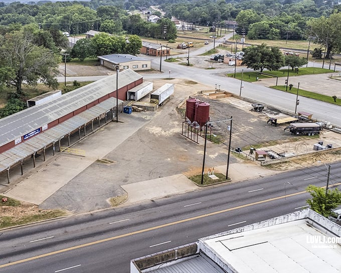 Jacksonville's tree-lined streets offer shade from both the Texas sun and big-city prices. Your retirement budget will find plenty of breathing room here.