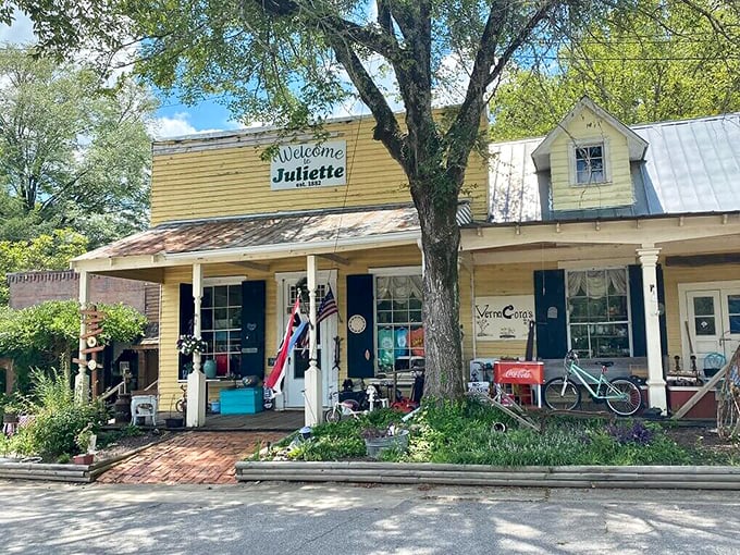 Juliette's famous Whistle Stop Caf&eacute; still serves up nostalgia alongside those fried green tomatoes. Some movie magic never fades!