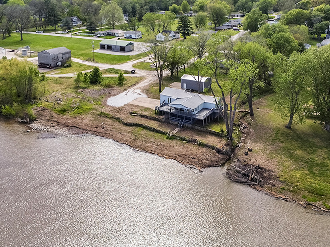 Kampsville's historic buildings stand as testaments to river life, where commerce and community have flowed together for generations.