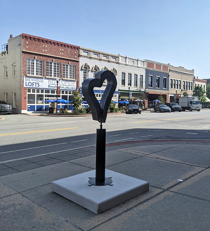 Macon streets offer shade and charm in equal measure – the kind of downtown that makes walking feel like an event.