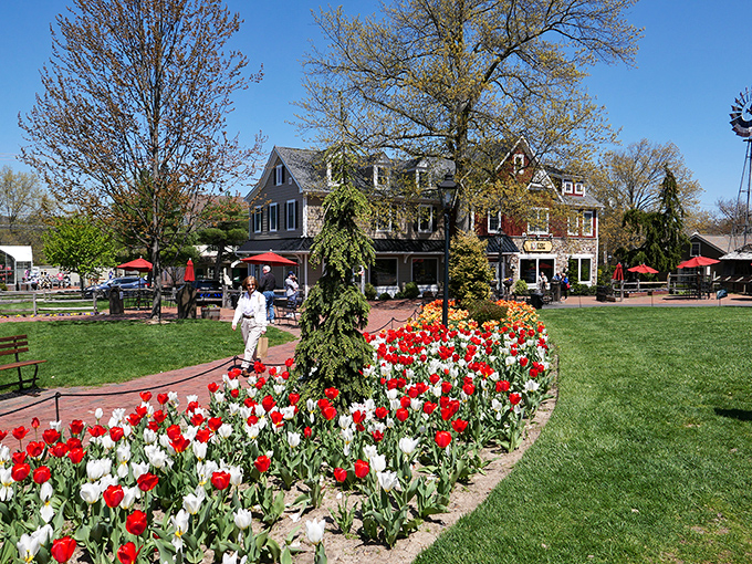 Shopping in a storybook setting! Peddler's Village combines colonial charm with unique shopping opportunities in a picturesque environment. 