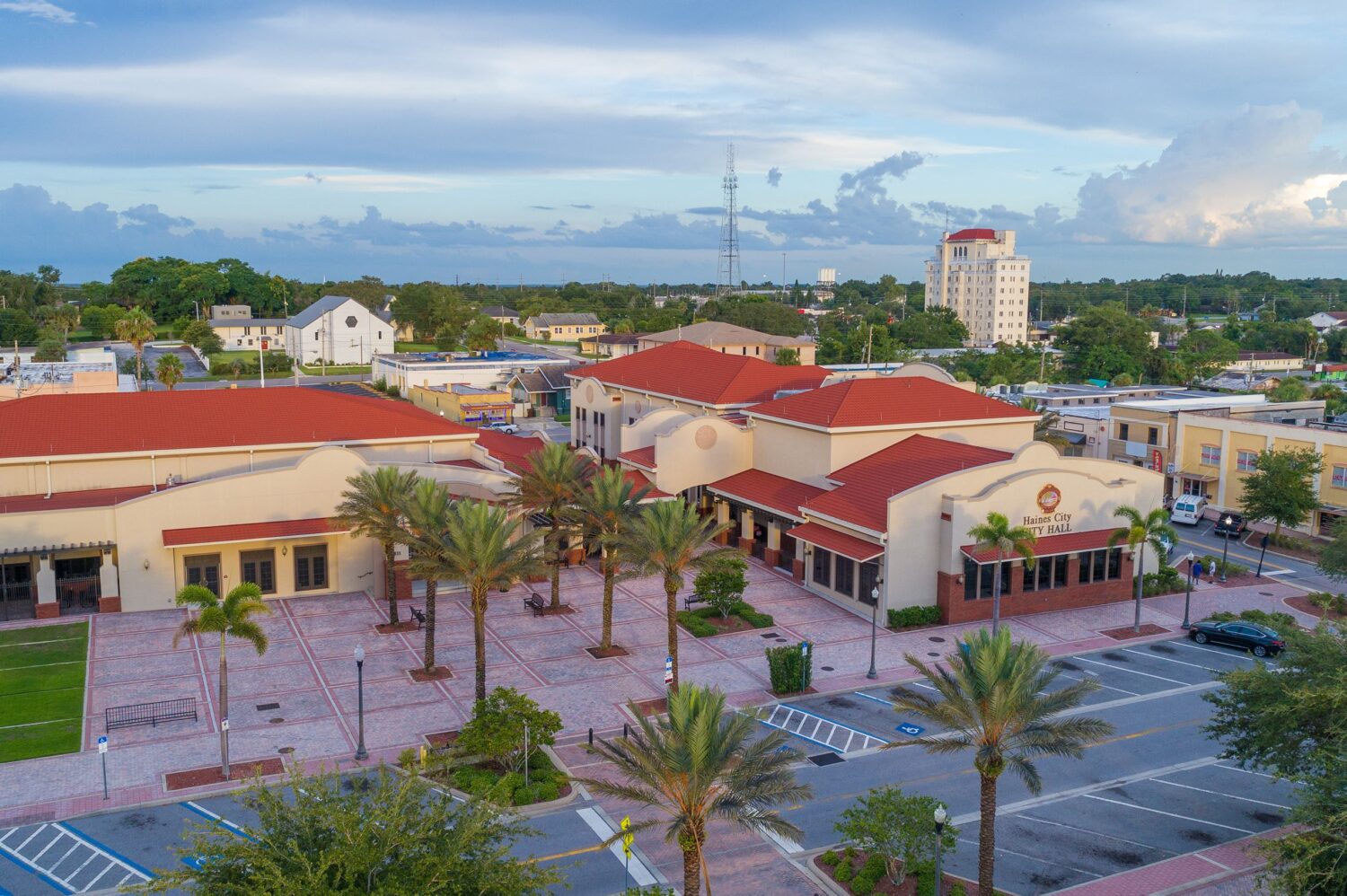 Close enough to Orlando's attractions but far enough from Orlando's prices, Haines City offers the best of both worlds.