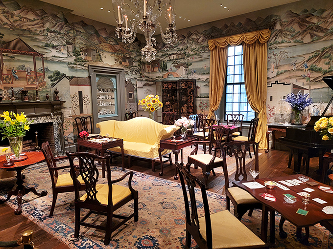 Another stunning room where the furniture costs more than most people's cars, but infinitely more stylish.