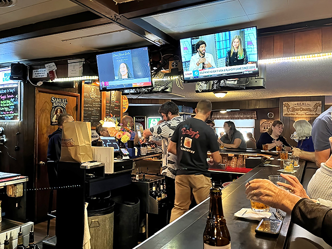 Behind every great supper club is a bar that knows its business&mdash;where old fashioneds are mixed with the confidence of decades of practice.