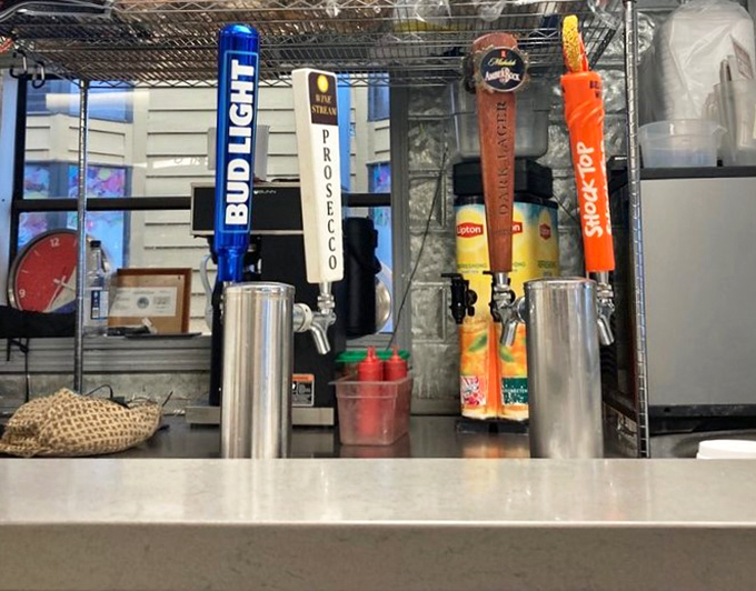 The tap lineup tells you everything you need to know &ndash; cold beer and fresh seafood, a marriage made in Florida heaven.