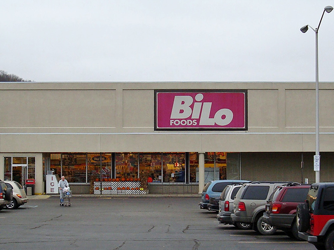 Even the grocery shopping feels more civilized at Bi-Lo Foods, where you'll likely bump into neighbors who have time to ask how your garden's doing.