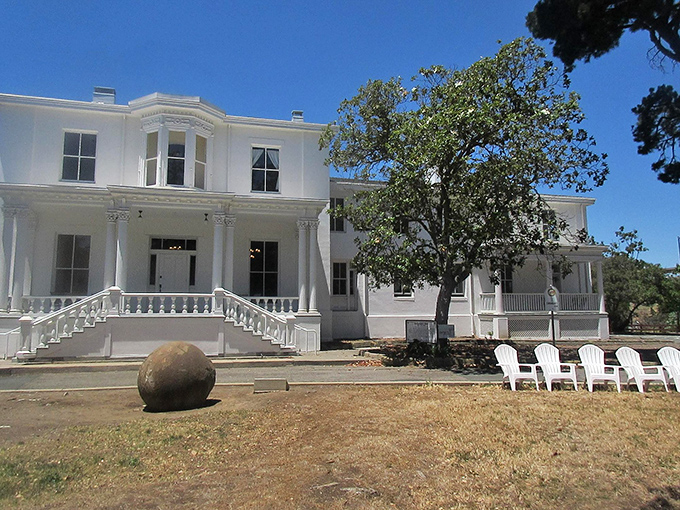 The Commanding Officer's Quarters brings Southern plantation grandeur to California, its sweeping staircase practically begging for a dramatic entrance.