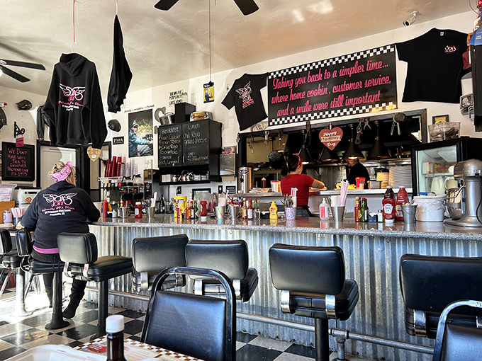 Counter seating: where solo diners become part of the Sax's family. Watch short-order magic happen while eavesdropping on the best local gossip.