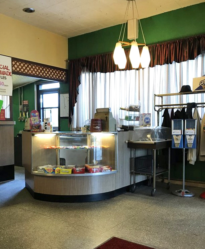 Where the magic happens: Chef-O-Nette's counter seating offers front-row tickets to the greatest show on earth&mdash;breakfast being made to order.