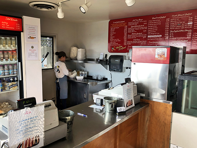 The efficient counter service keeps things moving while maintaining that friendly, neighborhood restaurant charm. 