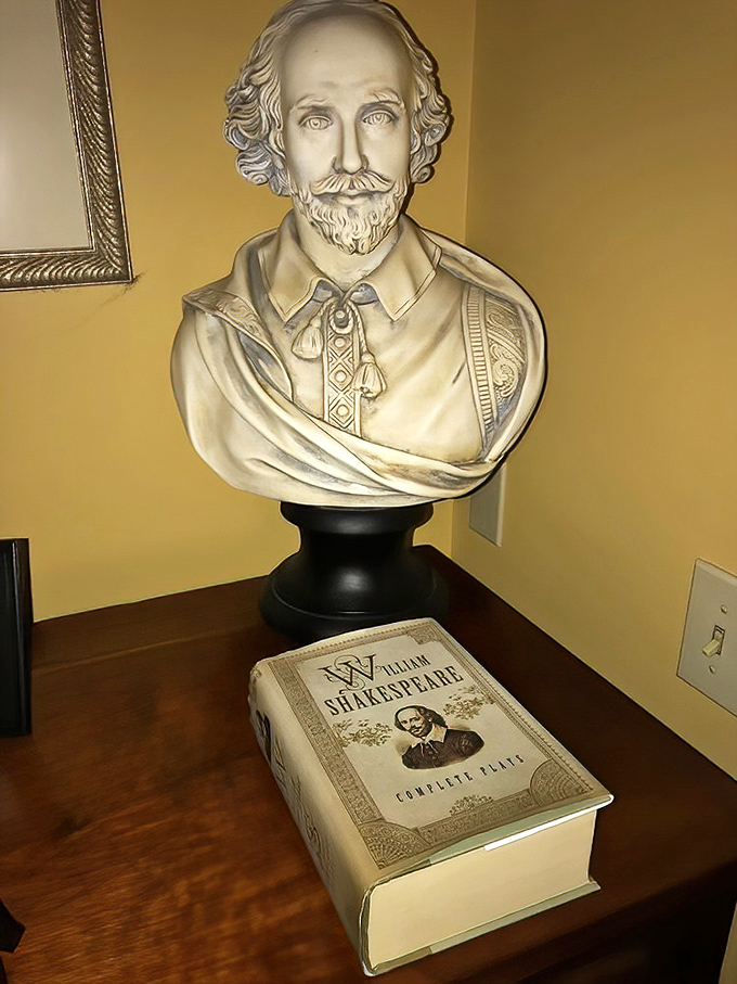 The Bard himself keeps watch over guests in the Shakespeare-themed room. "To sleep, perchance to dream" takes on new meaning in such literary surroundings.