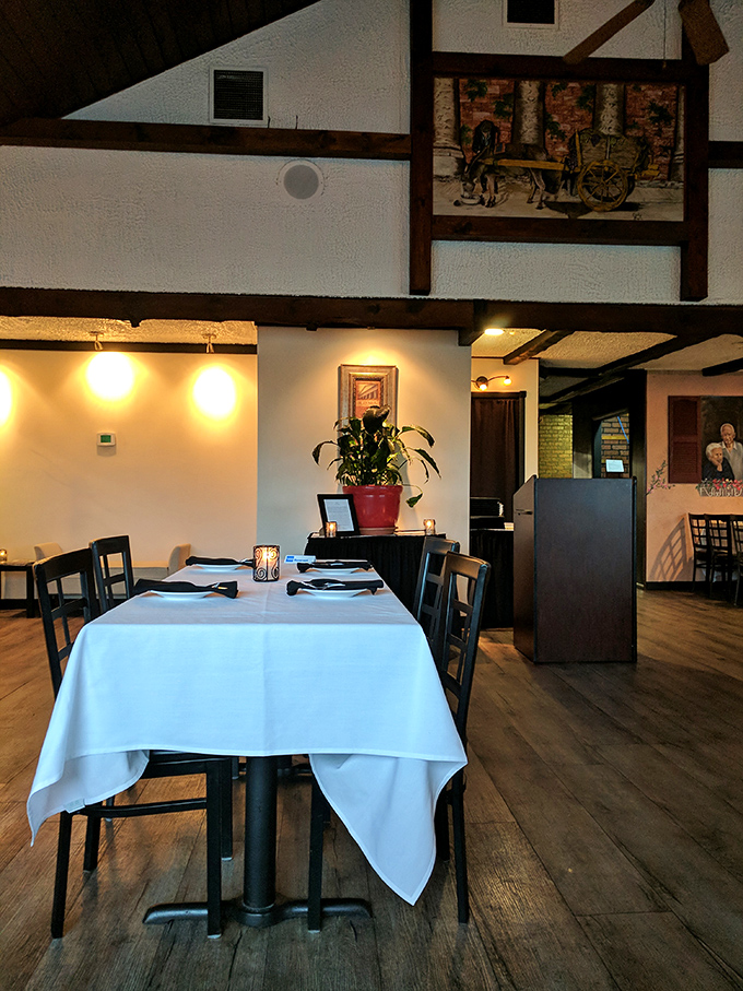 White tablecloths in a world gone casual&mdash;Roma knows some traditions are worth keeping, especially when pasta is involved.