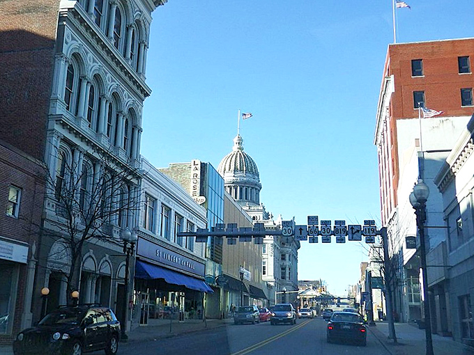 Downtown streets lead the eye toward that magnificent dome, as if the entire city layout was designed to say, "This way to the good stuff!"