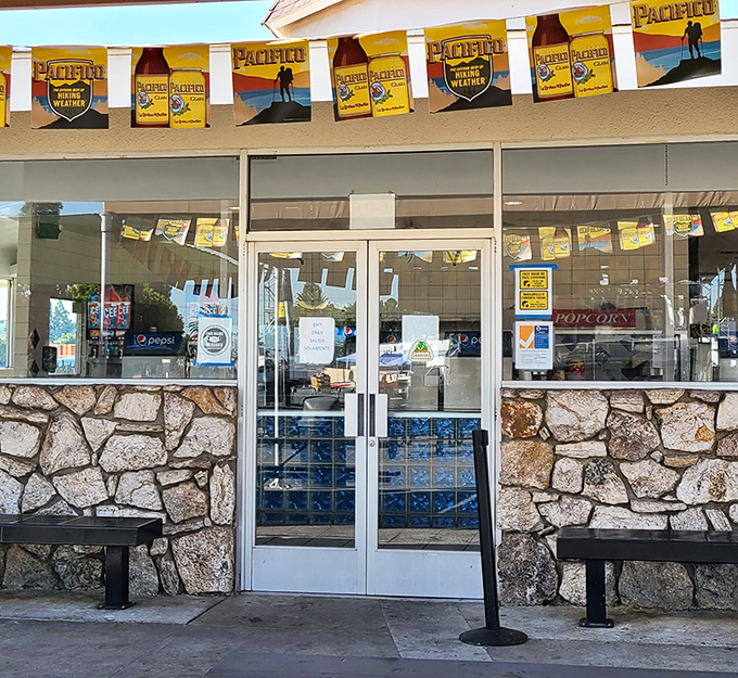 The snack bar serves refreshments to fuel your marathon shopping sessions and bargain hunts. 