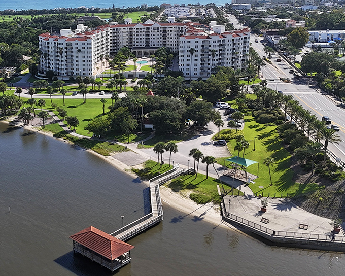 Waterfront condos with community docks prove that in Ormond Beach, the good life doesn't require good fortune&mdash;just good planning.