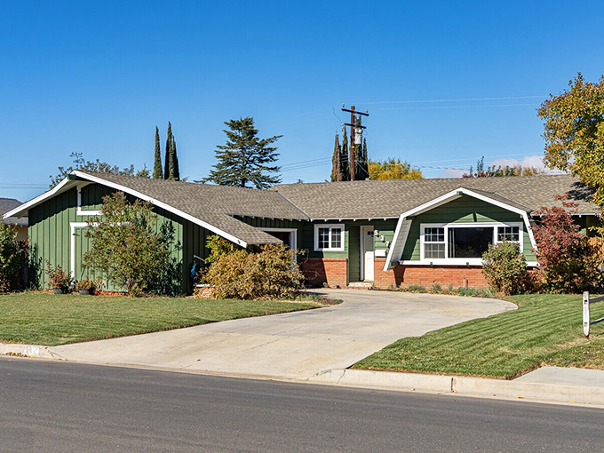 Tehachapi's residential streets look like the neighborhood in every 80s movie where kids could ride bikes until the streetlights came on.
