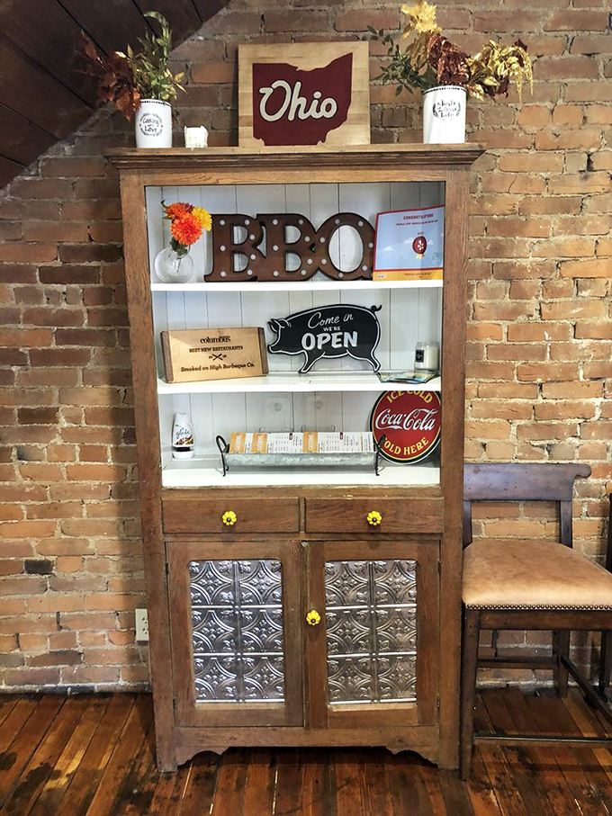 That Ohio sign and BBQ display cabinet say it all&mdash;state pride meets smoke pride in this cozy corner.