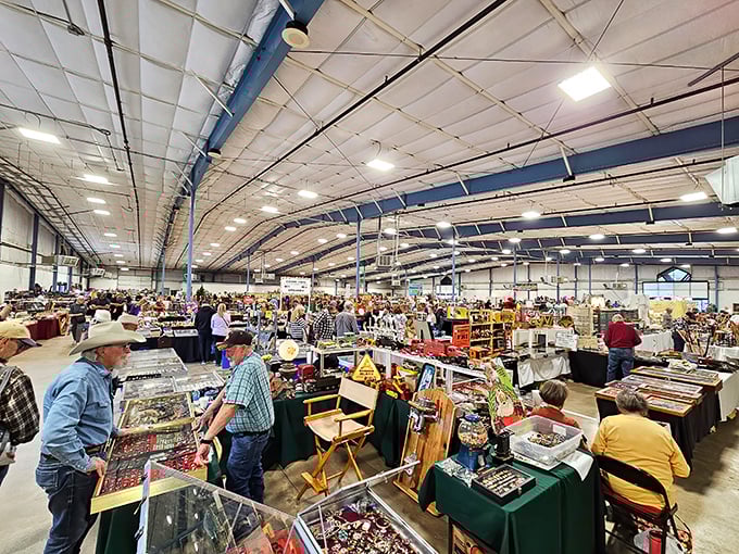 The serious collectors' paradise. Notice the gentleman in the cowboy hat &ndash; he's on a mission that probably started decades ago.