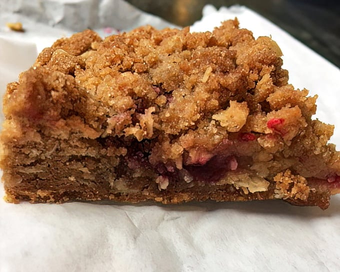 This fruit bar doesn't need a therapist&mdash;it's perfectly comfortable with its layers of complexity and crumbly, confident exterior.