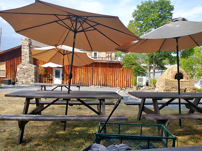 Outdoor dining that makes picnics look primitive. These umbrella-shaded tables offer front-row seats to Pennsylvania's rolling landscape&mdash;nature's dinner theater.