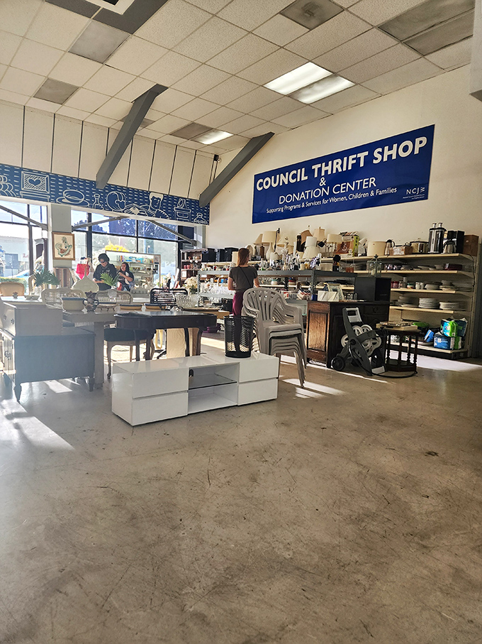 The banner proudly announces the shop's mission: supporting programs for women, children, and families through your treasure hunting.