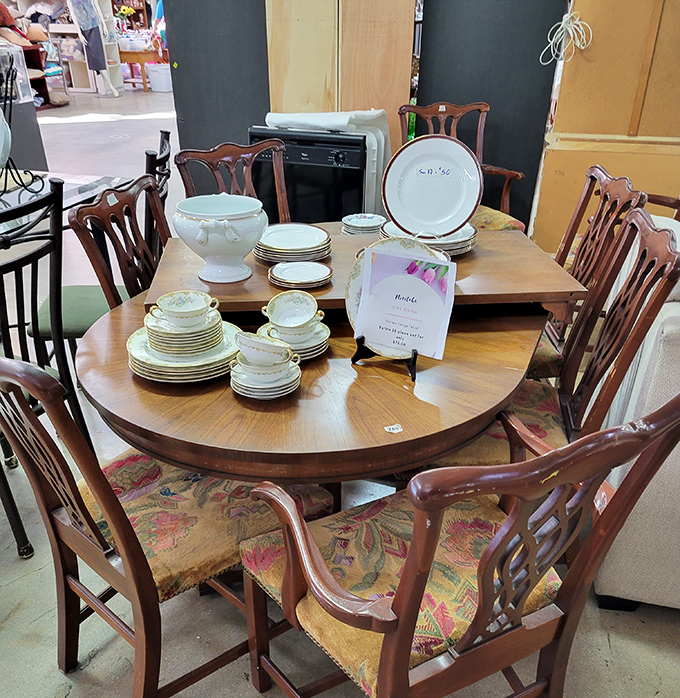 Dinner party ready! This elegant table setting awaits new stories and laughter&mdash;just add friends and your signature slightly overcooked lasagna.