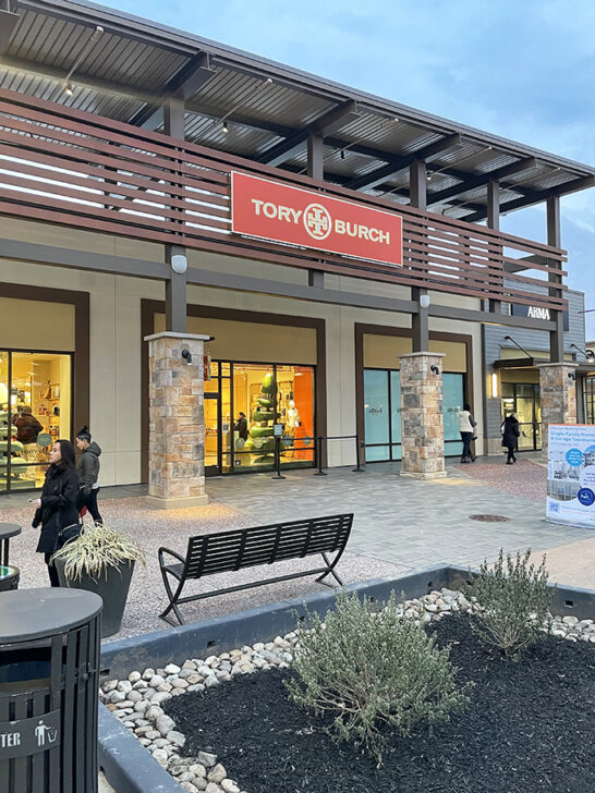 This Massive Outlet Mall In Maryland That's Totally Worth The Road Trip