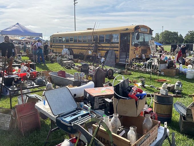 The yellow school bus didn't bring students today—it brought treasures! This vendor's unique display strategy proves everything old becomes cool again eventually.