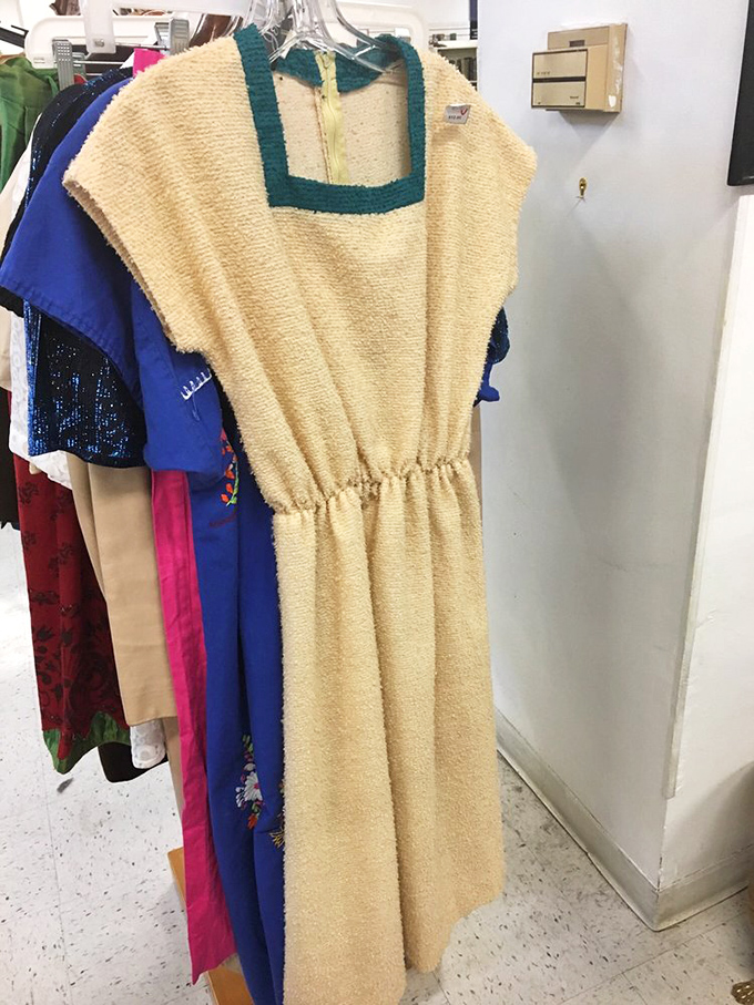 Vintage terry cloth with teal trim? This isn't just a dress—it's a portal to poolside cocktails circa 1975.