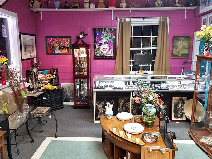 The hot pink walls make everything pop like perfectly plated food on a signature restaurant dish. Visual feasting at its finest.