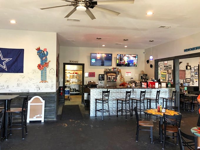 Sports memorabilia and patriotic touches create an atmosphere that's uniquely Memphis&mdash;comfortable, unpretentious, and genuinely welcoming.