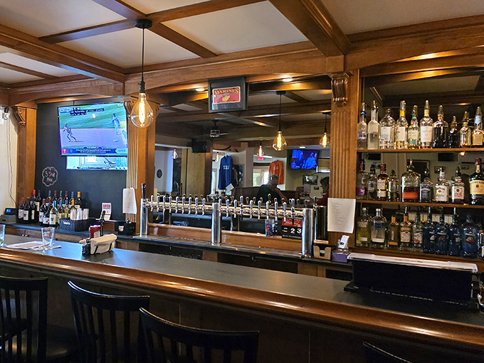 A serious bar for people serious about unwinding. Those Edison bulbs cast the perfect glow for admiring your craft beer or classic cocktail before your brisket arrives.