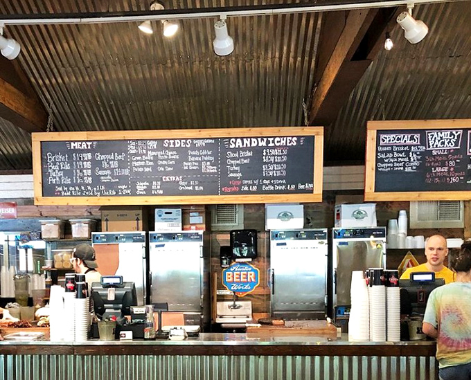 The ordering counter&mdash;where dreams come true and diets go to die. Choose wisely, though there's really no wrong answer when everything's smoked to perfection.