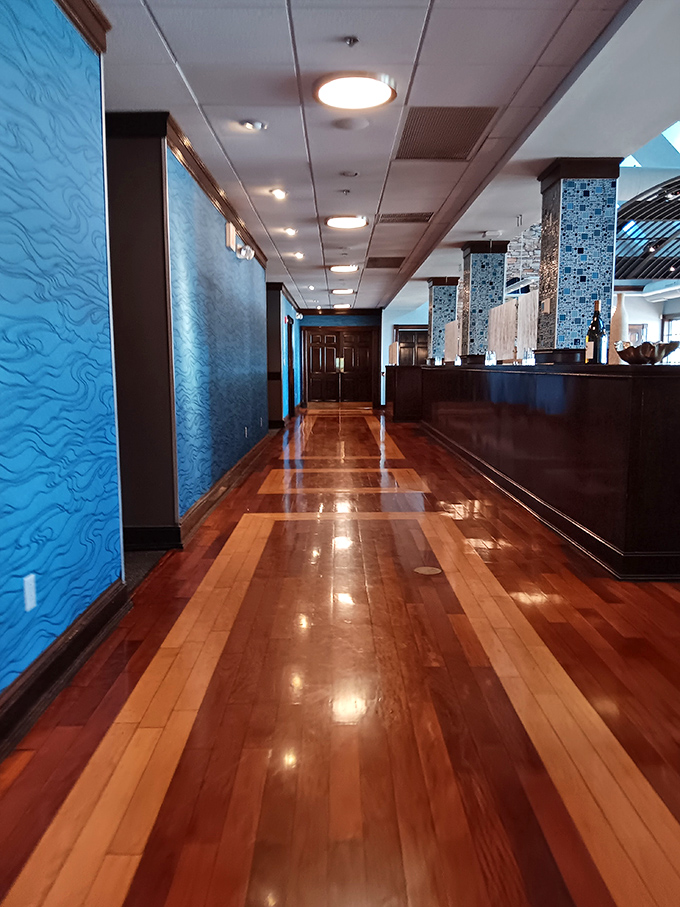 A hallway that gleams like it's auditioning for a Nancy Meyers movie. Even the walk to your table feels special.