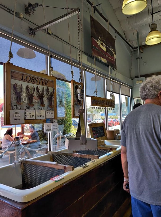 The market section lets you bring home the ocean's bounty &ndash; those lobster tanks are like aquatic waiting rooms for delicious things to come.