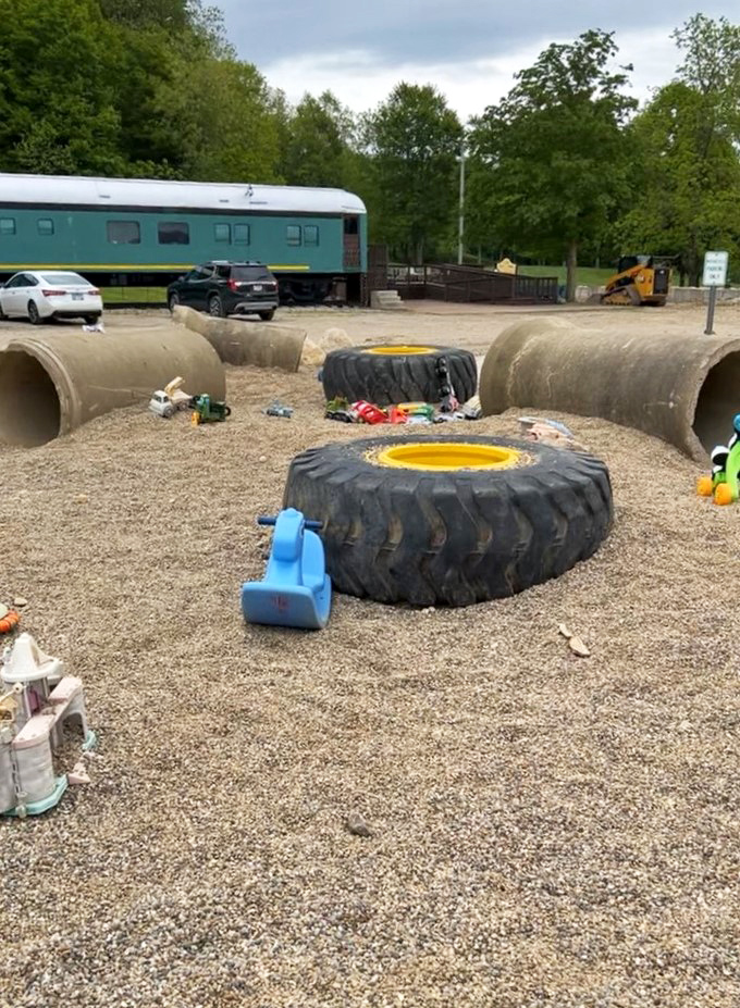 While parents finish their coffee, kids can explore the outdoor play area where giant tires and concrete tubes become imaginary locomotives.
