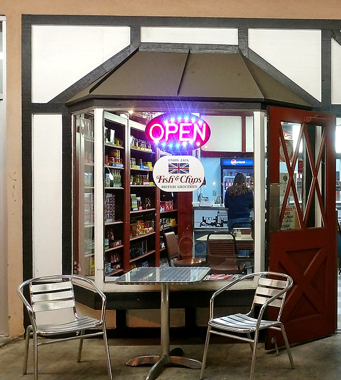 Al fresco dining, California-style, with a side of British flavor. These outdoor tables offer prime people-watching with your perfectly fried feast.