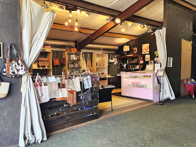 Fredericksburg Trade Days offers upscale boutique shopping in a rustic setting. Country charm meets sophisticated taste!