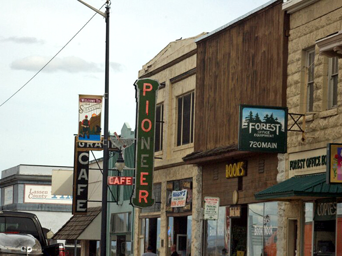 The Pioneer Caf&eacute; sign stands as Susanville's beacon to hungry travelers&mdash;some neon signs just make you feel instantly at home.