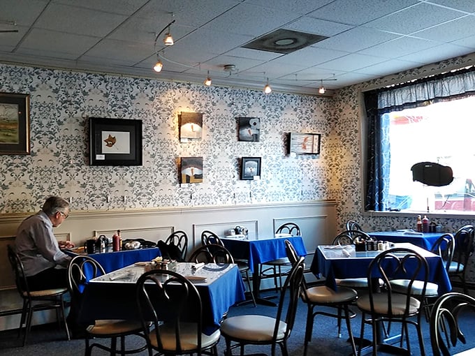 Another angle of the dining room reveals the careful balance of cozy and classic&mdash;where every table feels like the best seat in the house. 