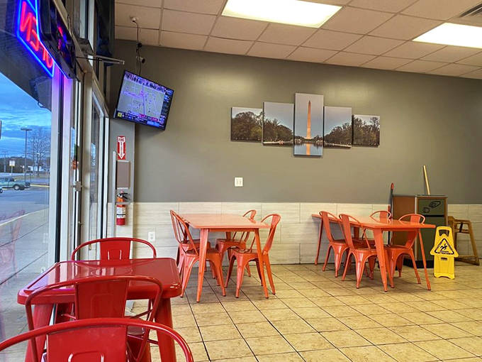 The dining area might be modest, but those Washington Monument photos remind you you're in Virginia, not deep in Dixie.