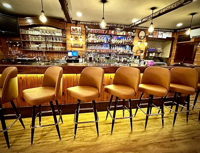 Those honey-colored bar stools aren't just seating&mdash;they're front-row tickets to the most delicious show in Perry County.